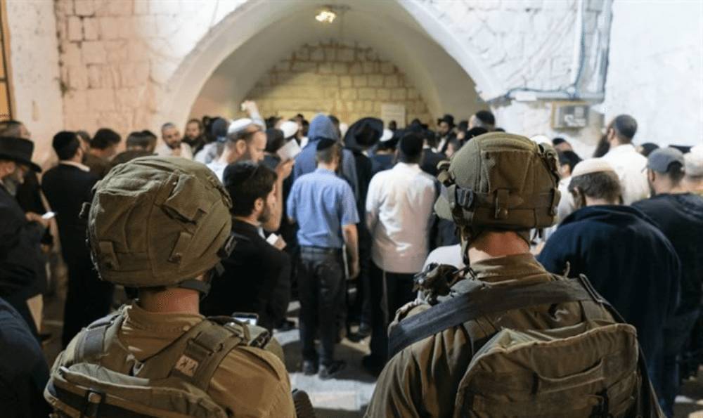 Palestinos atacan con explosivos a judíos que visitaban la Tumba de José