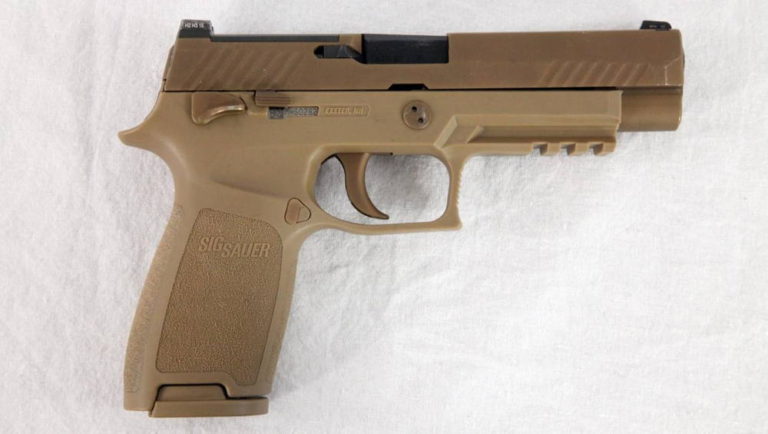 Ejército de EE.UU. recibe nuevas pistolas Sig Sauer M17 y M18