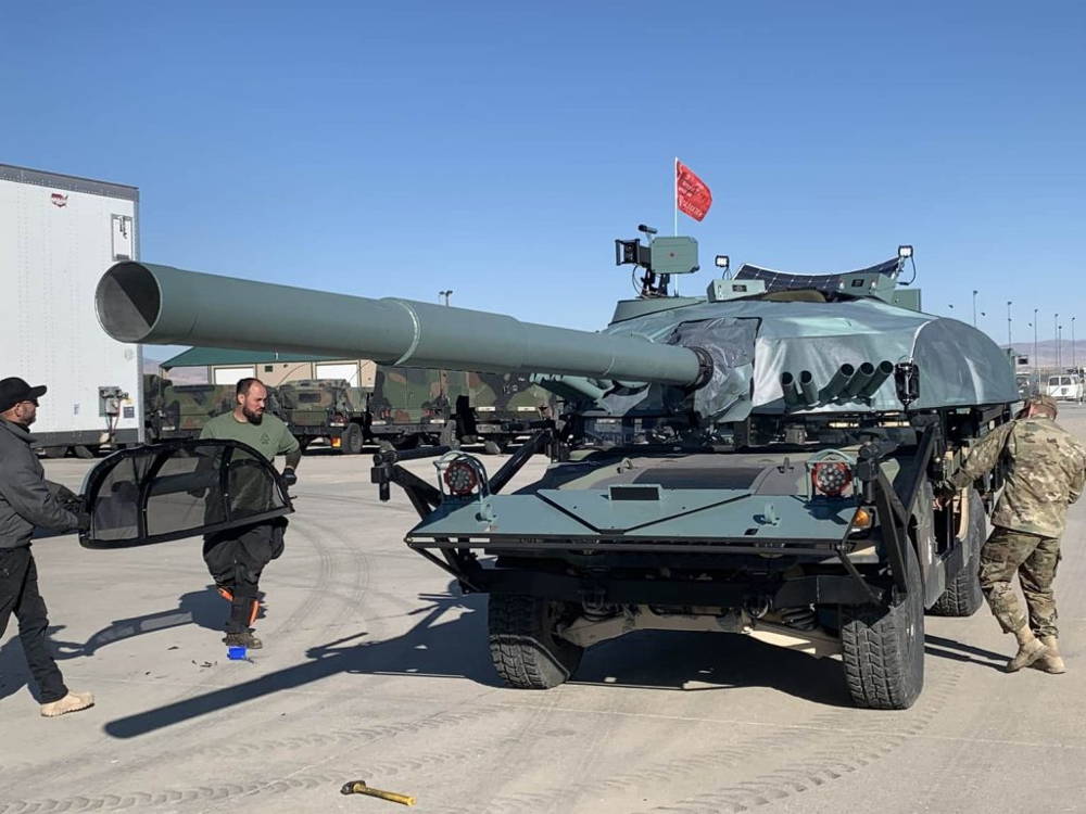 Humvee del ejército estadounidense convertido en tanques rusos T-72 ...