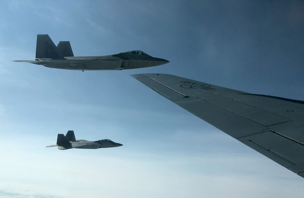 Cazas F-22 Raptor son enviados a interceptar 4 aviones espía rusos ...