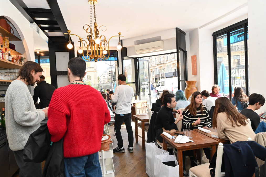 Amigos judíos de la infancia abren restaurante que sirve cuscús ...