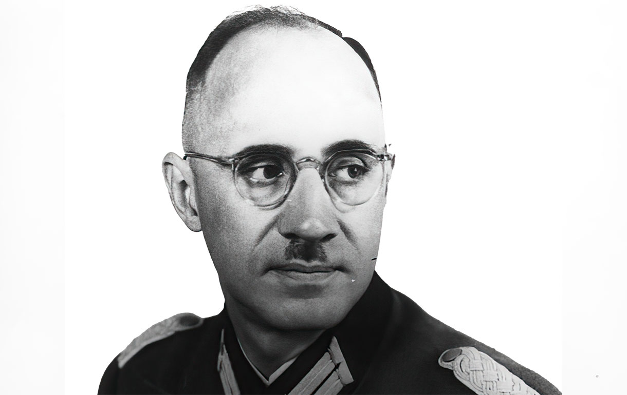 Dos oficiales nazis y un representante de la ONU del Reino Unido