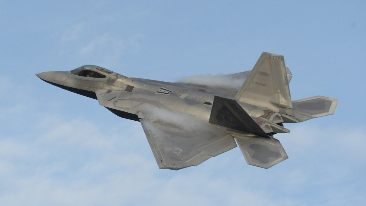 ¿Podría el caza furtivo J-20 de China vencer al F-22 Raptor en combate? - Noticias de Israel