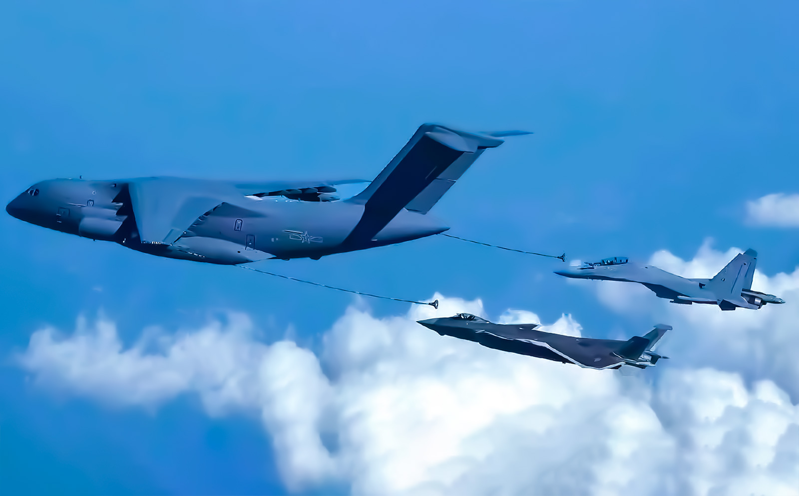 Primera foto del cisterna Y-20 repostando aviones J-20 y J-16 ...