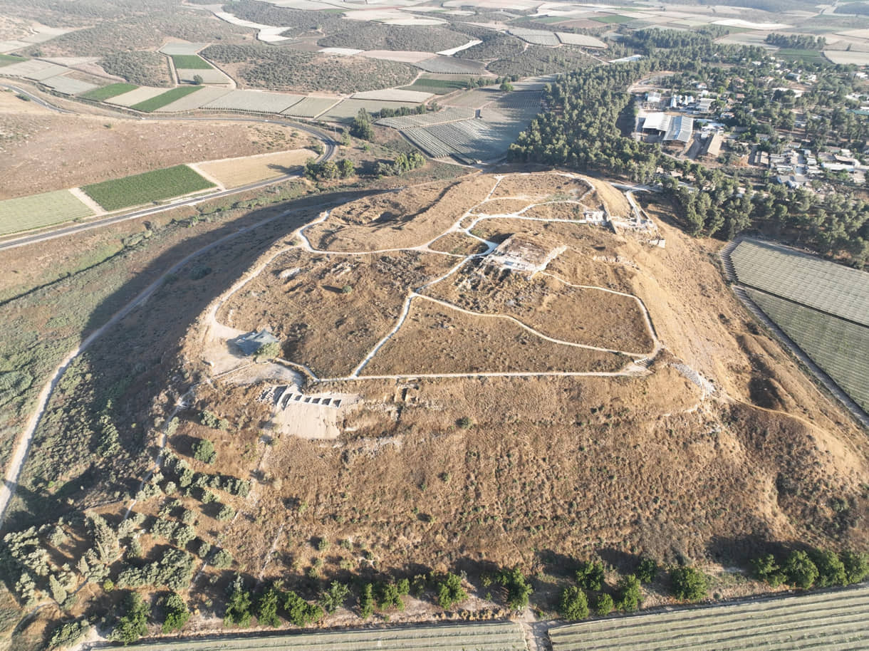Hallan un peine de marfil del año 1700 a.C. en Tel Lachish - Noticias ...
