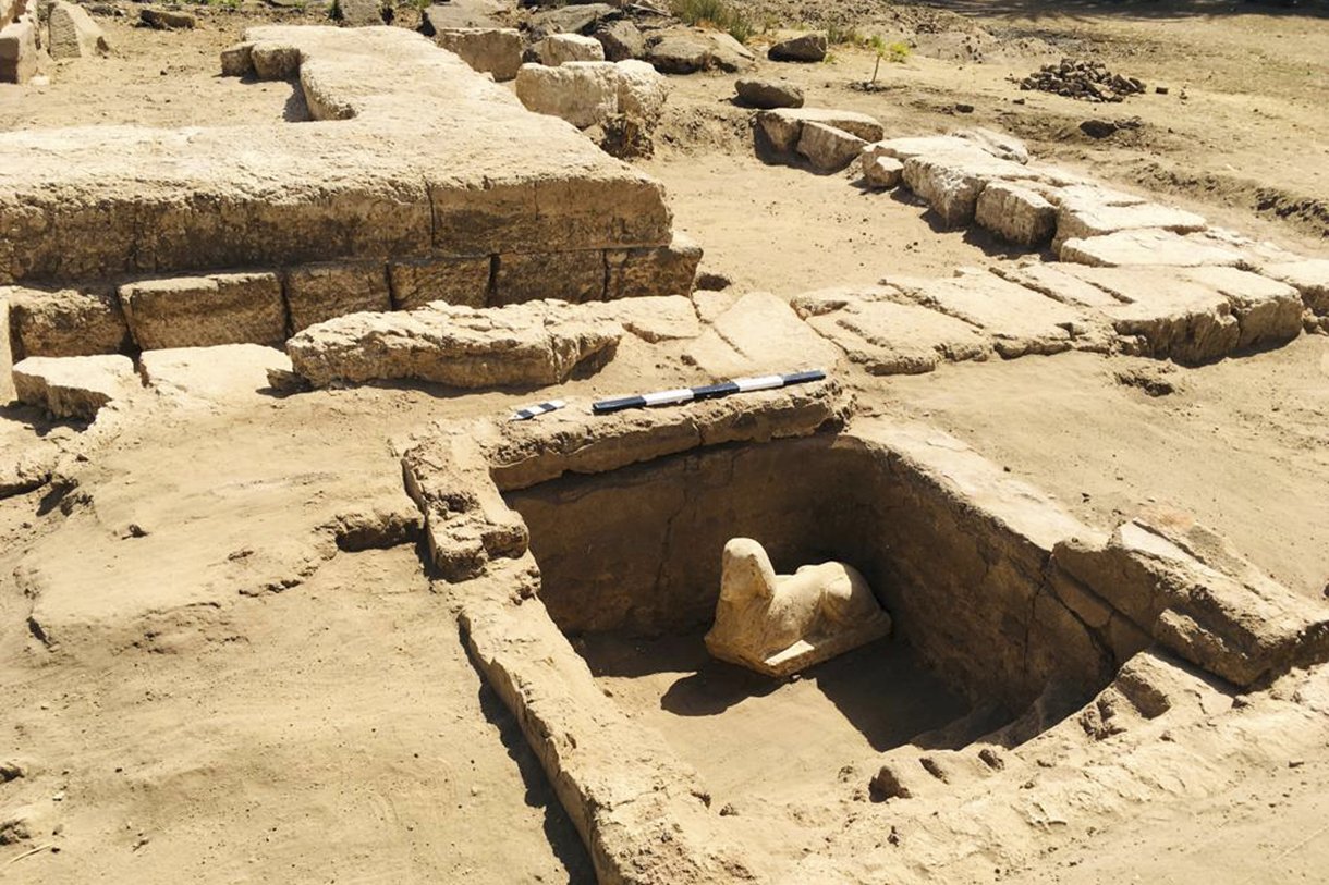 Arqueólogos egipcios hallan una estatua romana de hace 2.000 años ...