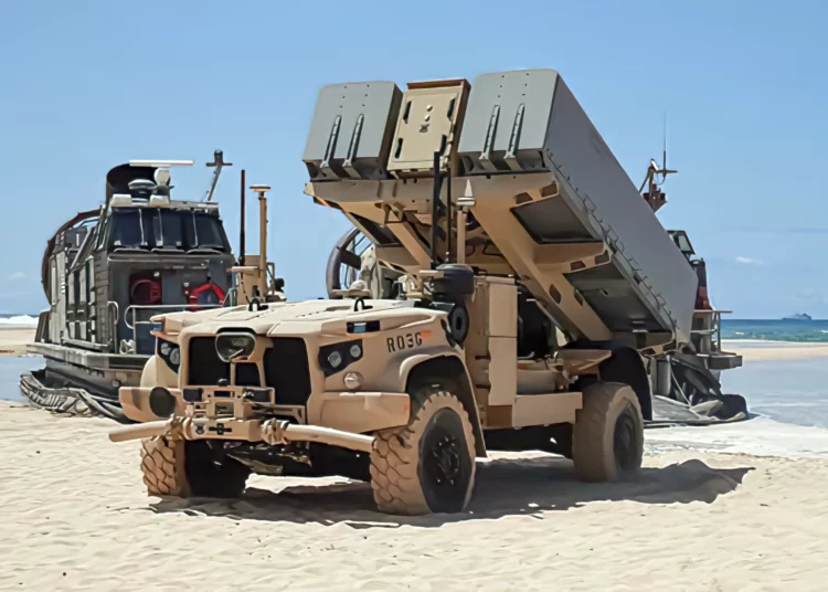 Vehículo Oshkosh 4x4 LRFL lanzará misiles Tomahawk