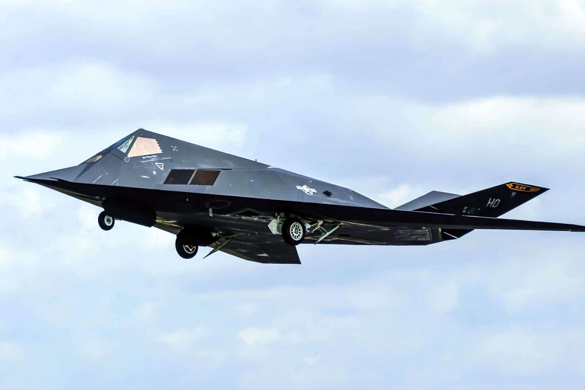 El F-117A Nighthawk permanece en servicio hasta 2034