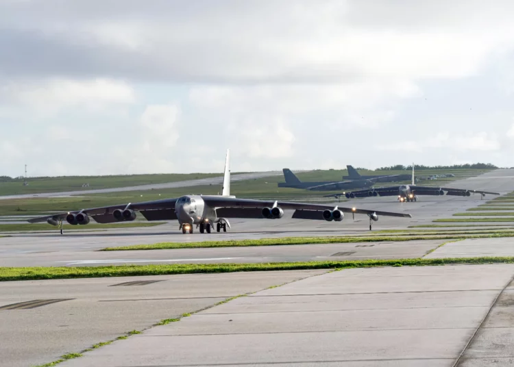 Retorno triunfal de los bombarderos B-52H Stratofortress