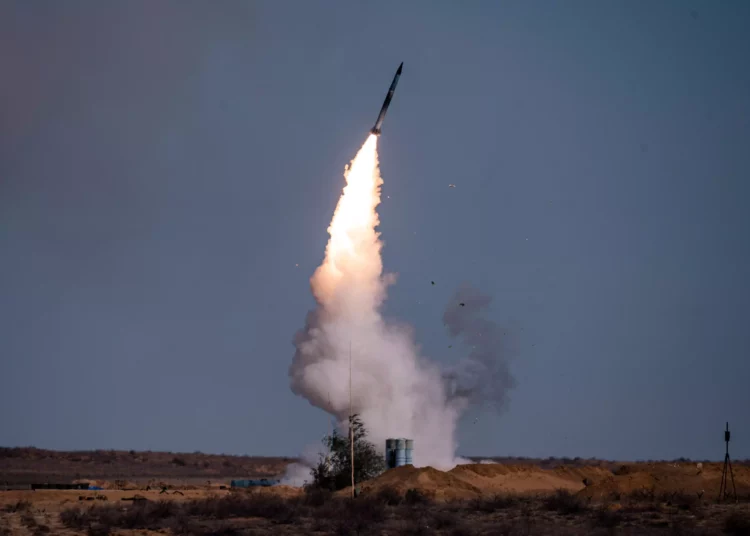 Fallo en el misil 40N6 del sistema antiaéreo S-400 ruso