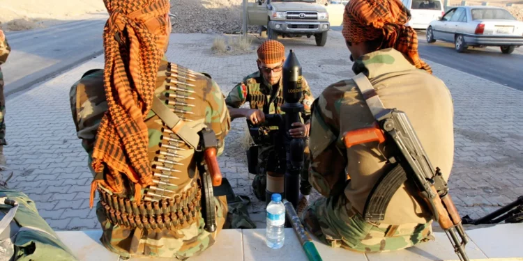 Combatientes kurdos armados intentan cruzar la frontera con Irán ...