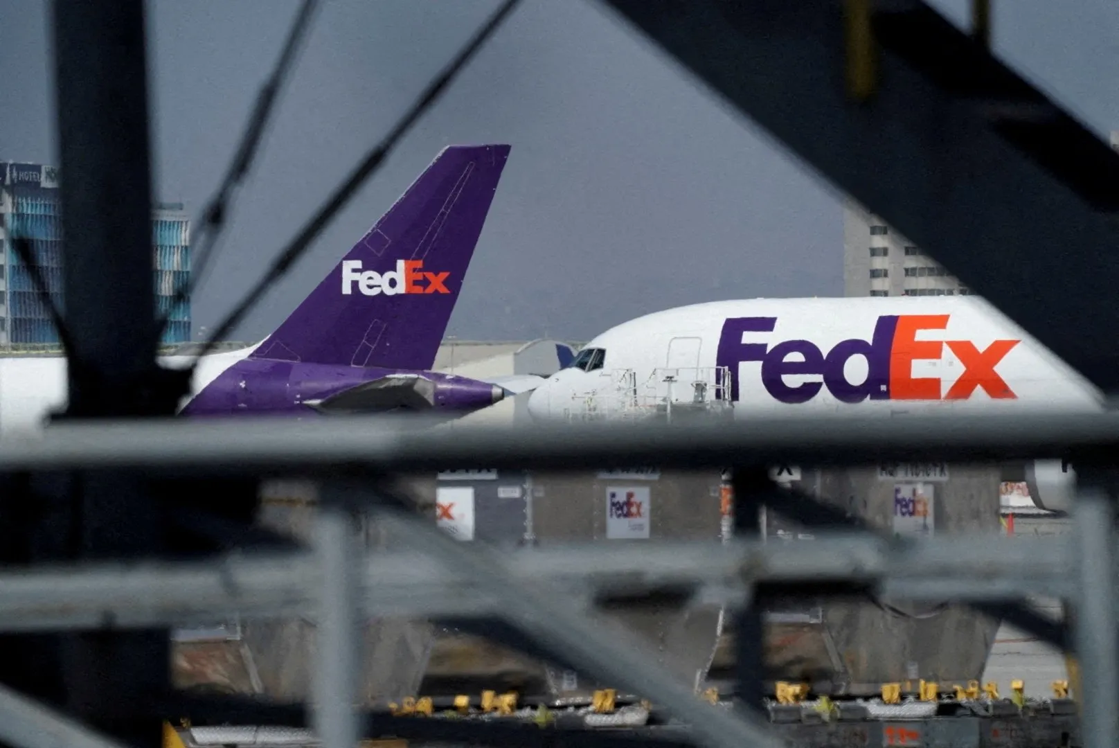 Grupo judío antisionista denuncia por “genocidio” a FedEx por envíos a ...