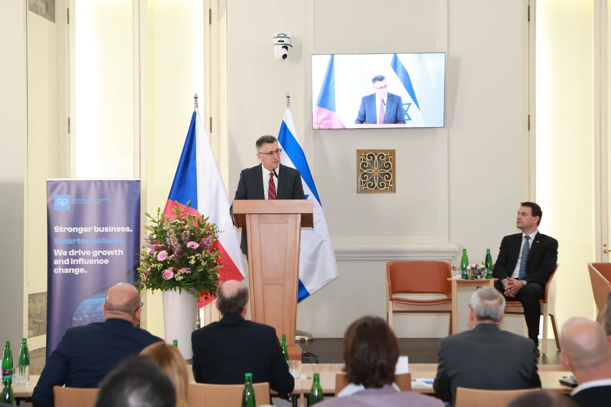 Sa'ar impulsa en Praga una alianza estratégica con la República Checa