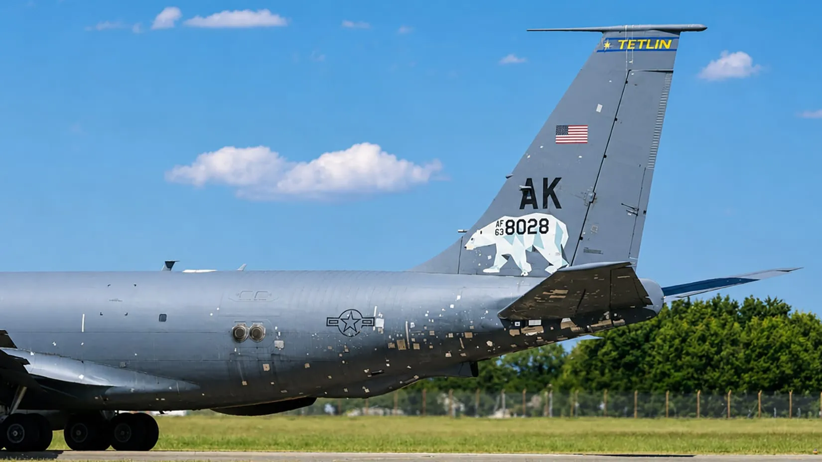 KC-135R regresa a EE. UU. con severas marcas de combate